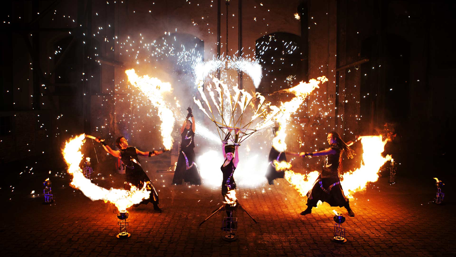 FLAMES Fire Company - Showacts | Feuershow | Walkacts | SFX